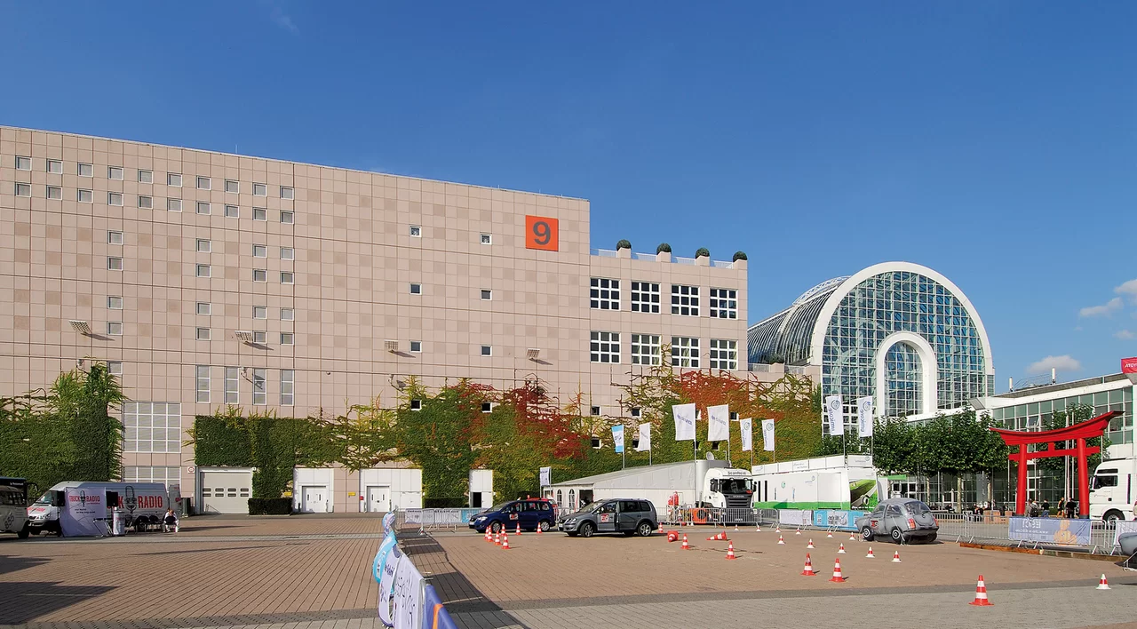 Hall 9 and Galleria